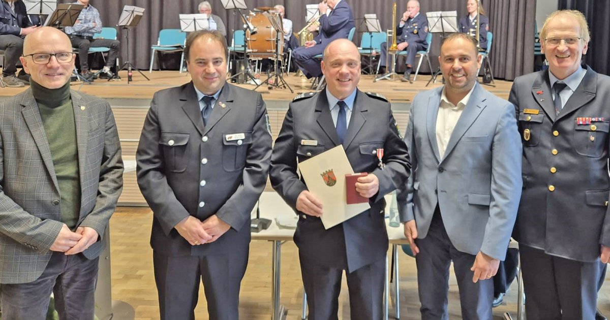Stellvertretender Kreisfeuerwehrinspekteur in MYK erhält silbernes ...